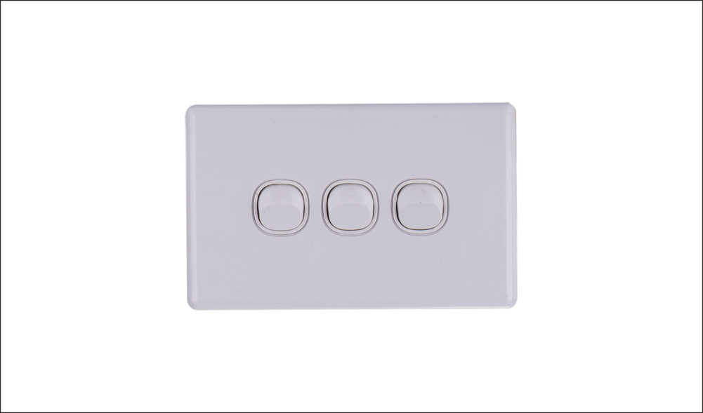 Phoenix Technology - Three Gang Two Way Switch 16Amp Horizontal